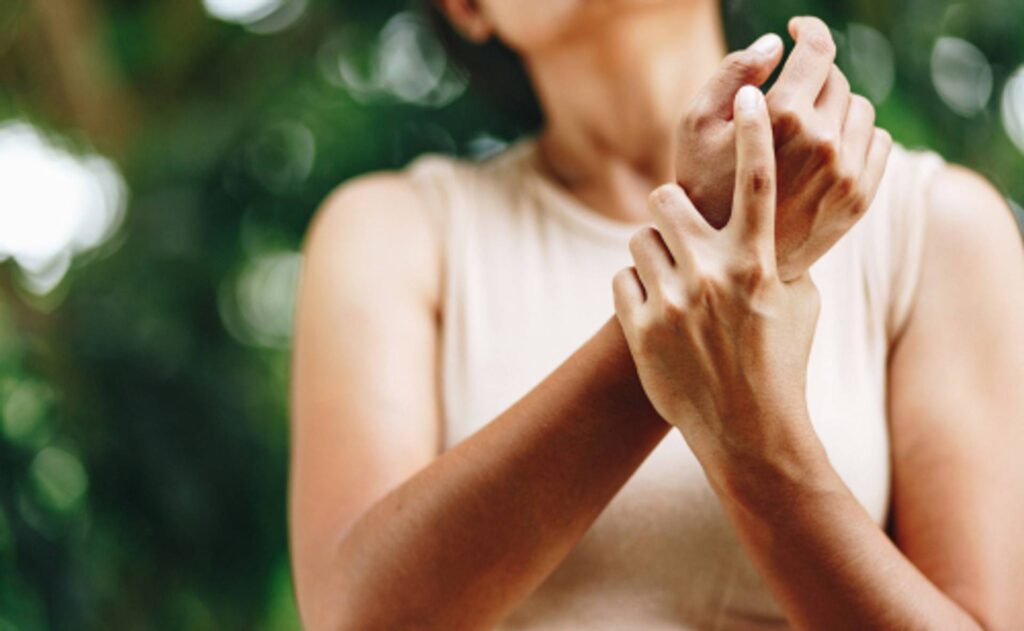 De ce amortesc mainile? Cauze si tratament • Clinica Online